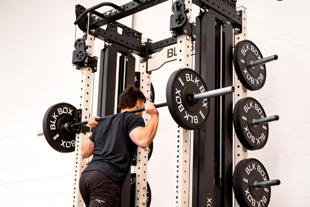 A new benchmark in strength training rigs and power racks / Blk Box